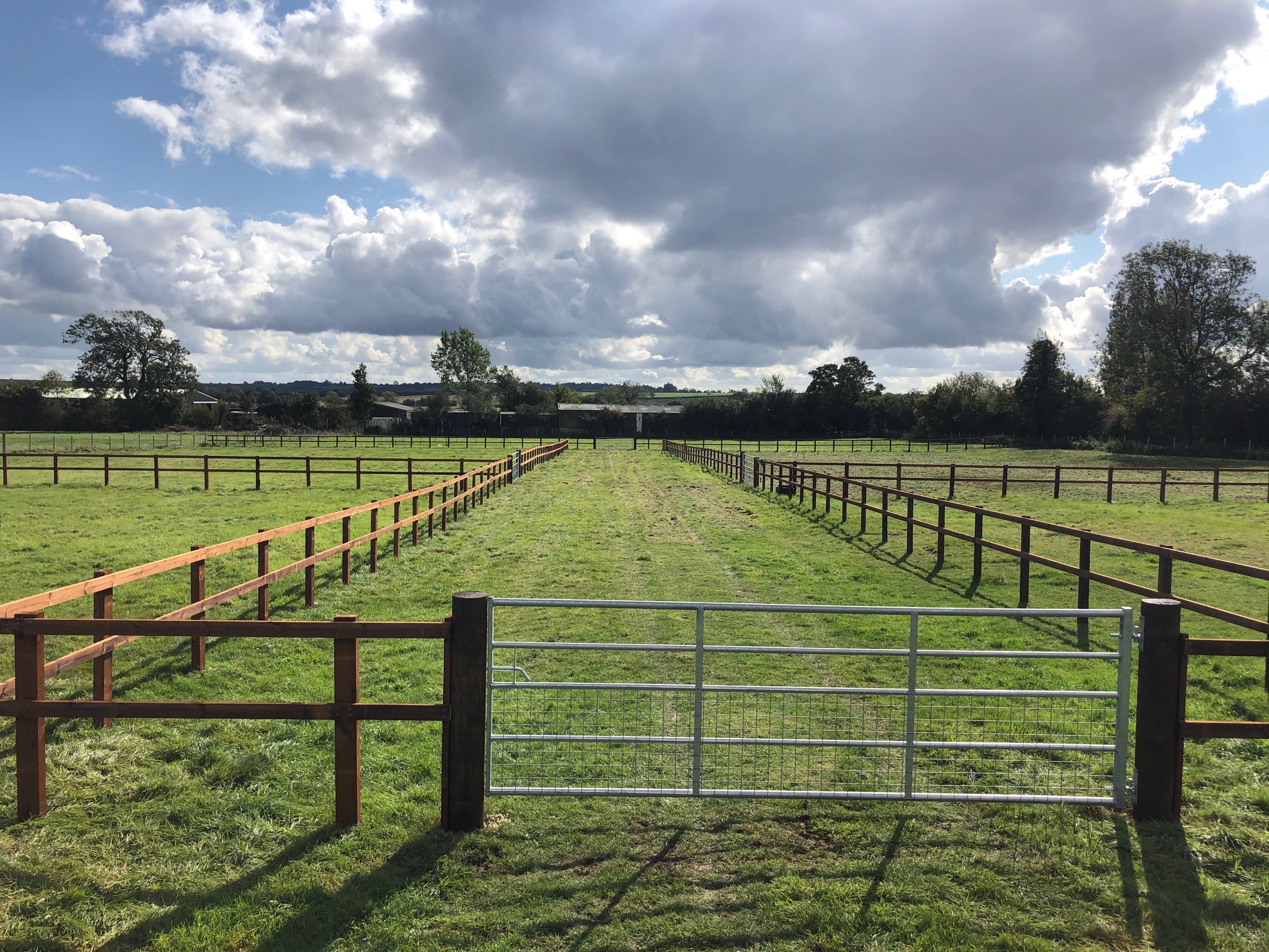 Les Hawkins and Sons – Fencing Contractors